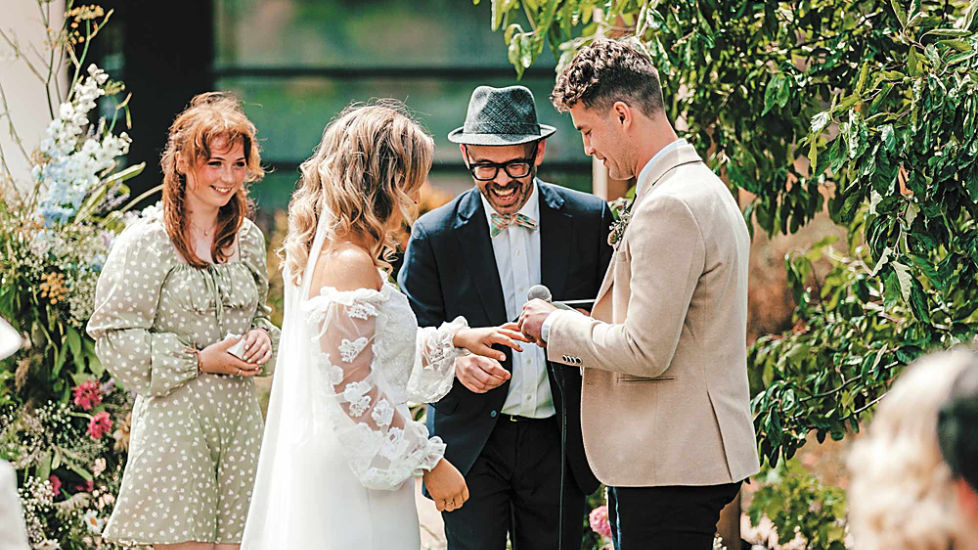 How this weekend wedding celebrant grew his side hustle